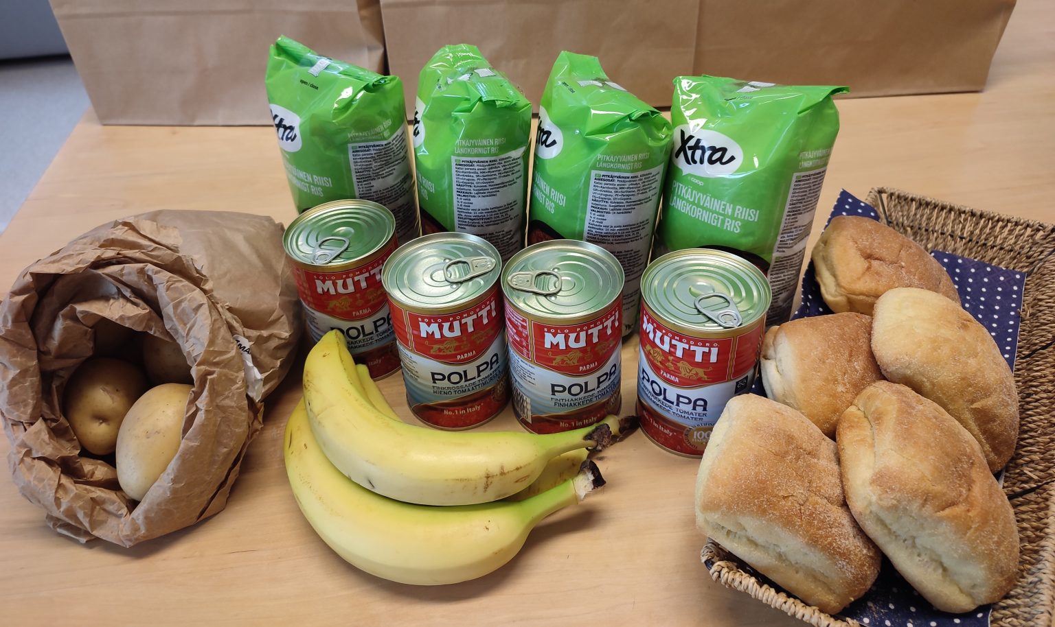 Ruoka- ja tavara-apu - Dila